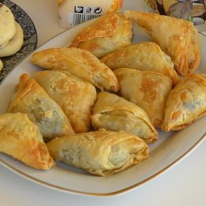 Spanakopita and Spanakopitakia with store bought phyllo - Kopiaste..to ...