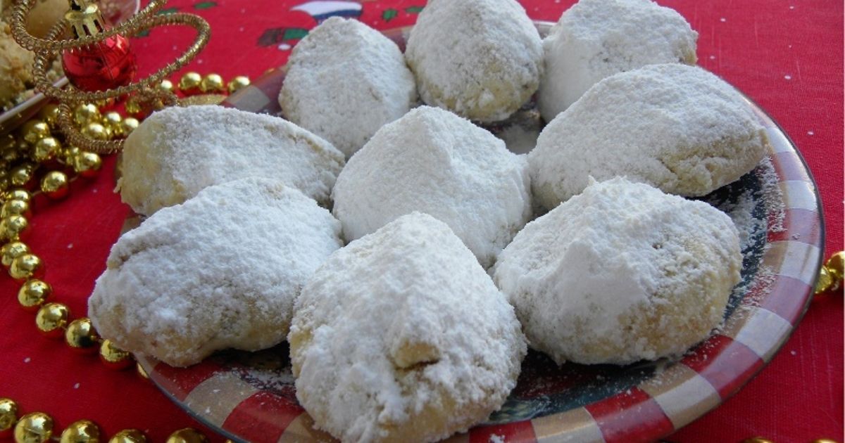 Cypriot Kourabiedes and Phinikota - Kopiaste..to Greek Hospitality
