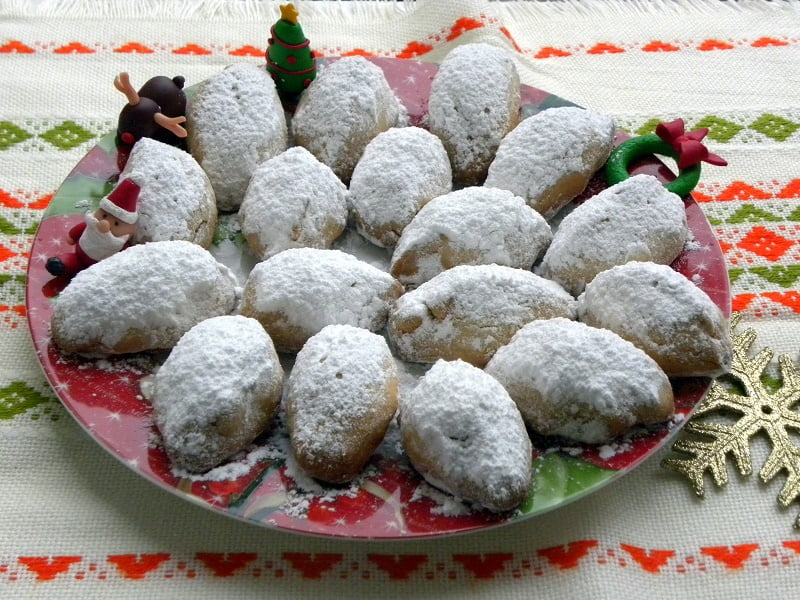 Cypriot Kourabiedes and Phinikota - Kopiaste..to Greek Hospitality