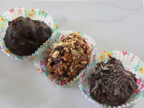 Trouffes (Greek Chocolate Truffles) - Kopiaste..to Greek Hospitality