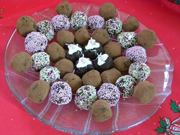 Trouffes (Greek Chocolate Truffles) - Kopiaste..to Greek Hospitality