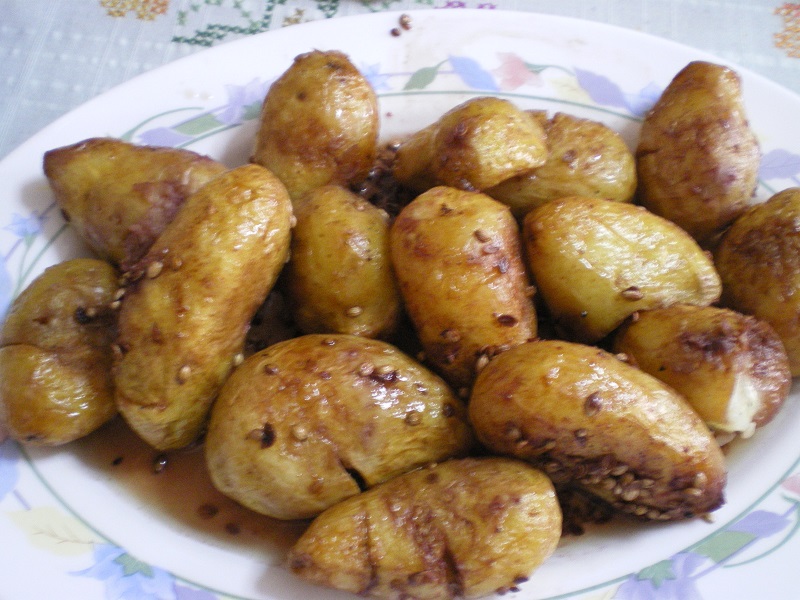 Patates Antinahtes (Cypriot Baby Potatoes) - Kopiaste..to Greek Hospitality