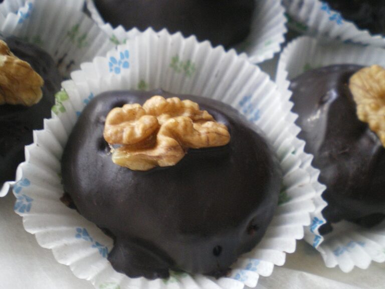 Heart Healthy Kariokes (walnut - chocolate dessert) - Kopiaste..to ...