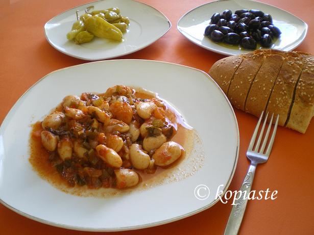 Gigantes Plaki sto Fourno (Baked Giant Beans) - Kopiaste..to Greek ...