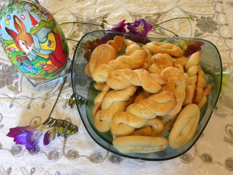 Traditional Lambriatika Koulourakia (Greek Easter Cookies)