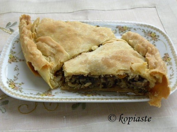 Manitaropita me Piperies (Homemade Greek Mushroom Pie with Peppers ...