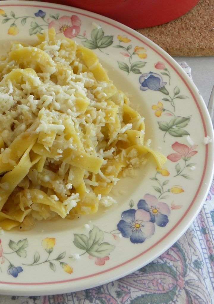 Káposztás Tészta (Hungarian Cabbage and Pasta) - Kopiaste..to Greek ...