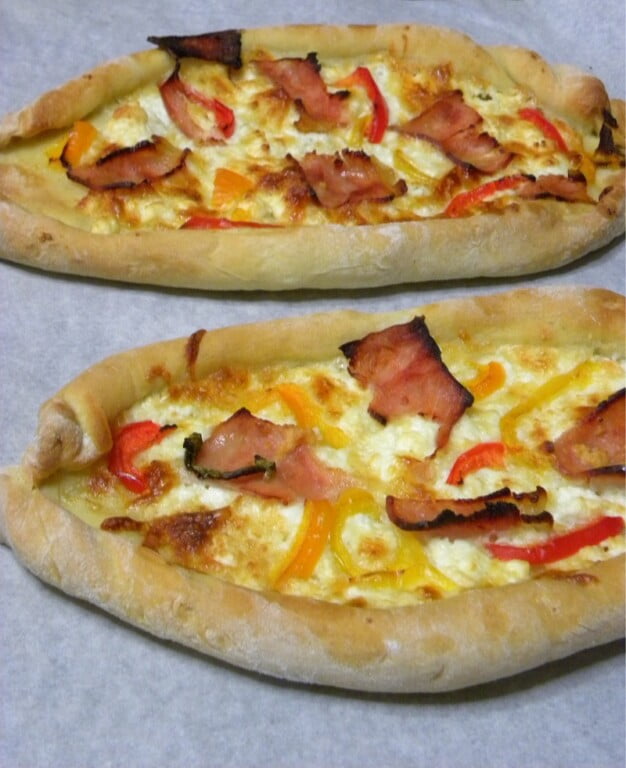 Peinirli (Gondola Shaped Greek Cheese Pizza)