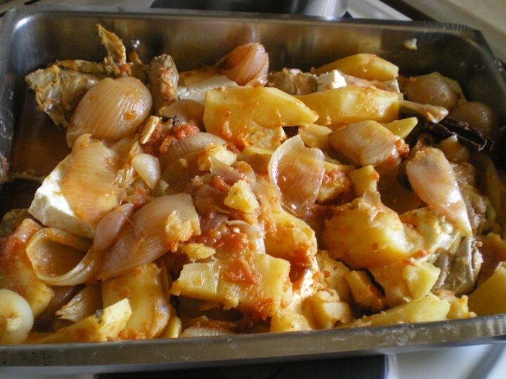 Kokoras Bardouniotikos (Stewed Rooster with feta)