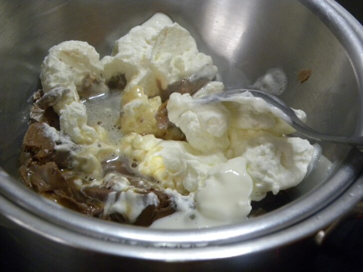 Stracciatella and Mocha Mars Chocolate Cake - Kopiaste..to Greek ...