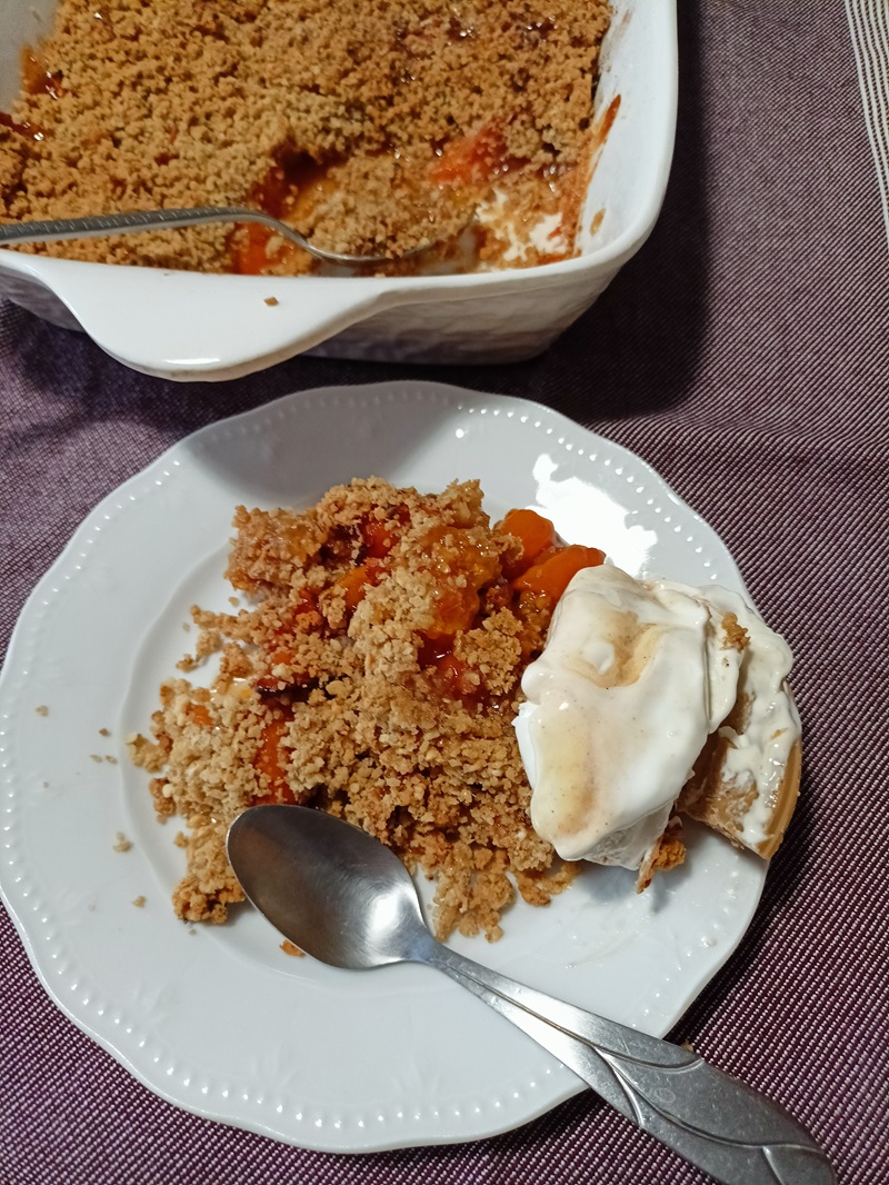 Apricot Crumble - Kopiaste..to Greek Hospitality