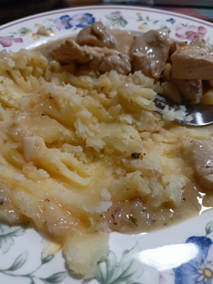 Kotopoulo Lemonato (Greek Chicken With Lemony Potatoes) - Kopiaste..to ...